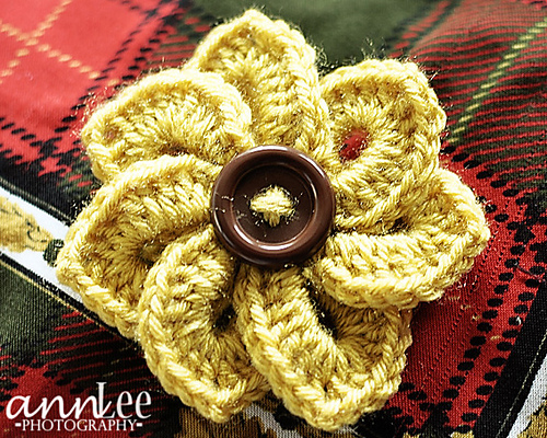 Ravelry: Crocodile Stitch Flower pattern by Bonita Patterns
