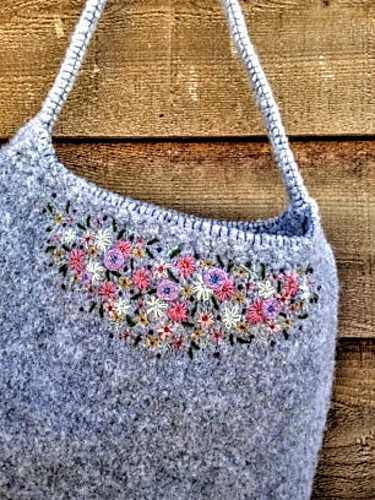 Ravelry: Perfect Felted Shoulder Bag pattern by Lisa Freeman
