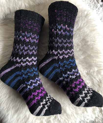 Ravelry: Shoreline Socks pattern by Wendy Gaal