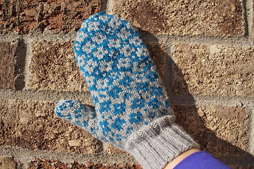 Ravelry: Fractured Fairy Tale Mittens pattern by Mary Annarella