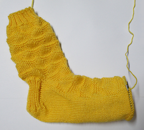 Ravelry: Pyramid Socks (Cuff Down) pattern by Qianer Huang
