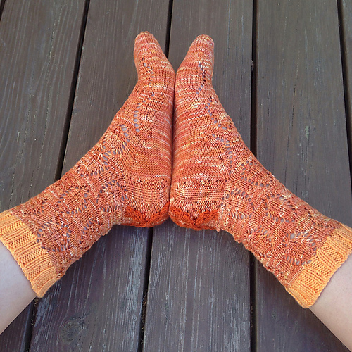 Ravelry: Leaves Lace Socks (Cuff Down) pattern by Qianer Huang