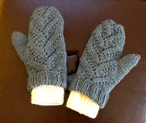 Ravelry: Adiri Mittens pattern by Julia Trice