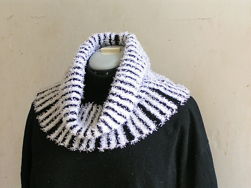 Ravelry: Simon Cowl pattern by Melody Johnson