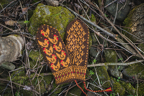 Ravelry: Little Red Hen Mittens pattern by Caryn Prouty
