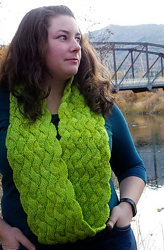 Ravelry: Moebius Braid Cowl pattern by Rachel Roden