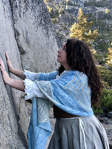 Ravelry: Drums of Autumn pattern by Rachel Roden