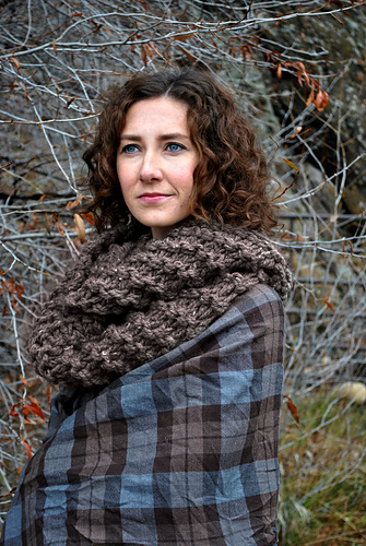 Ravelry: Chunky Claire Cowl pattern by Rachel Piper