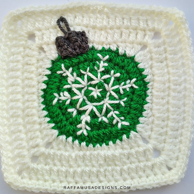 Ravelry: Christmas Bauble Granny Square pattern by Raffaella Tassoni