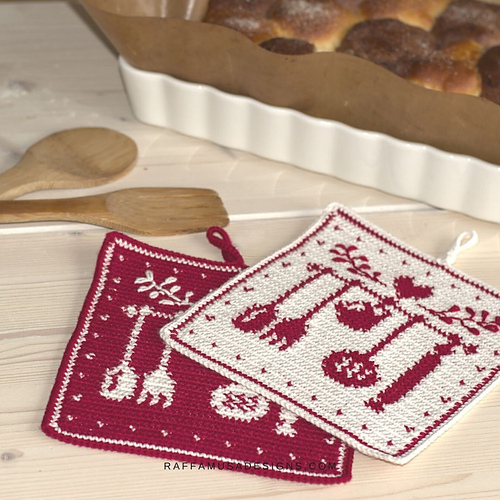 Ravelry: Nana's Kitchen Tapestry Potholder pattern by Raffaella Tassoni