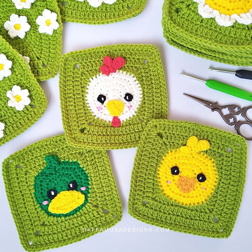 Ravelry: Chicken & Chick Granny Square pattern by Raffaella Tassoni