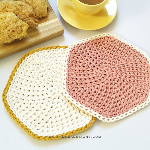 Ravelry: Hexagon Trivet pattern by Raffaella Tassoni