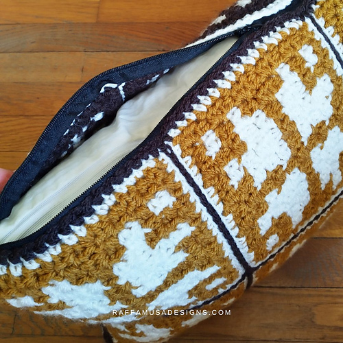 Ravelry: Vintage Pillow pattern by Raffaella Tassoni