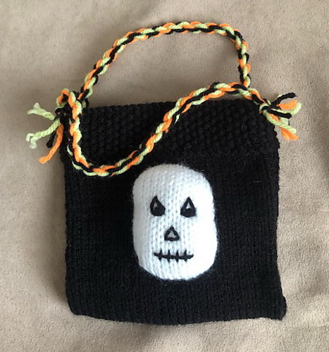 Ravelry: Halloween Treat Goody Bags pattern by Tanya Oakley