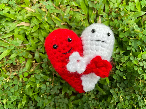 Ravelry: Huggy Heart pattern by Rasi De Silva