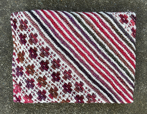 Ravelry: Raven Yuletide No.3 pattern by RavenstitchStudio