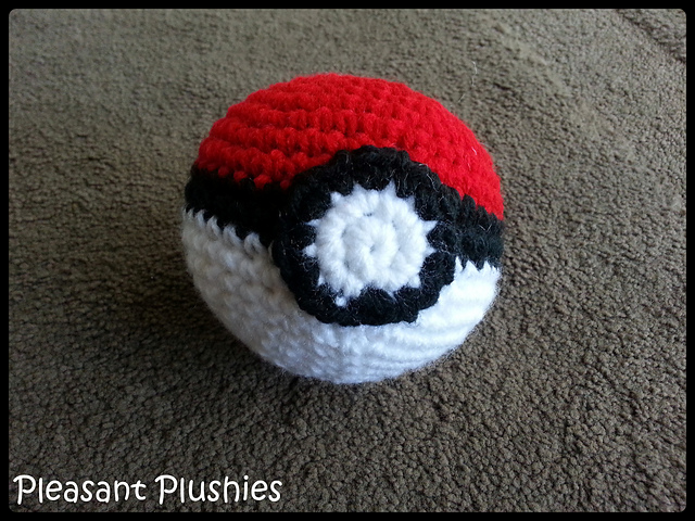 Ravelry: Pokeball pattern by Rachel Hulett