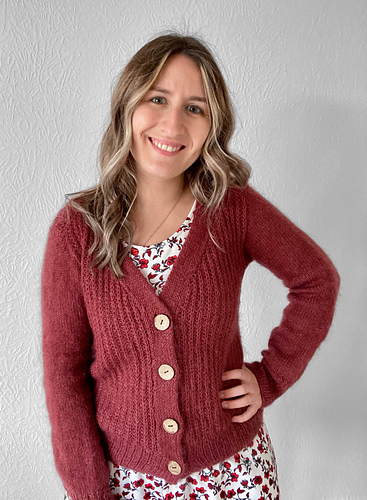 Ravelry: Cosy Cardigan pattern by Rebecaknits