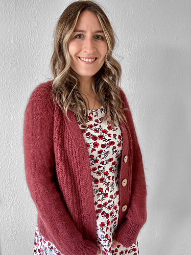 Ravelry: Cosy Cardigan pattern by Rebecaknits