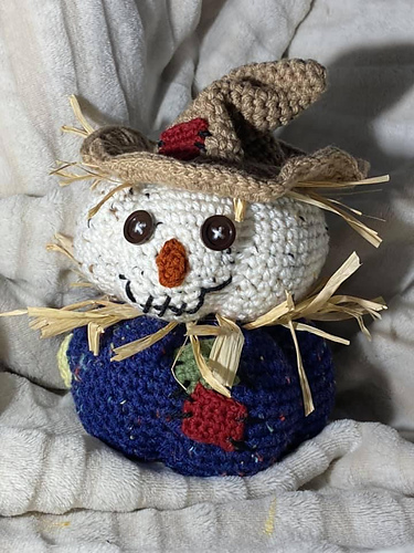 Ravelry: Scarecrow Pumpkins pattern by Rebecca Lapinsky