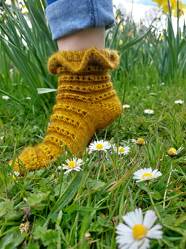 Ravelry: Sharalanda socks pattern by Jacki Badger