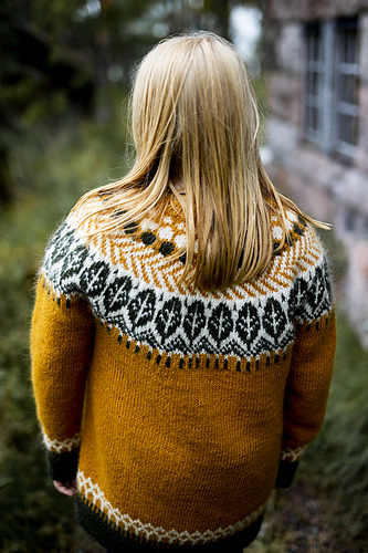 Ravelry: Kaarna colourwork sweater pattern by pawlymade