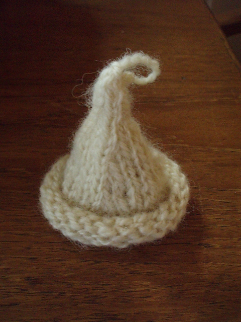 Ravelry: Mini Homespun Wizard's Hat pattern by Linda Wall