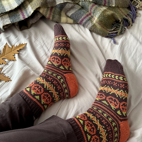 Ravelry: Jack O'Lantern socks pattern by Renarde Endormie