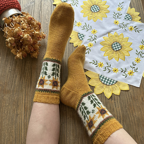 Ravelry: Sunflower fields socks pattern by Renarde Endormie