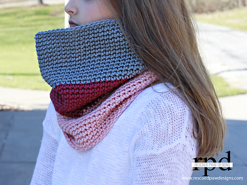 Ravelry: Leigh Cowl pattern by Krista Cagle