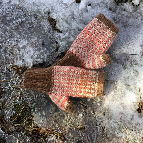 Ravelry: Knitty Bitty mitts pattern by Susan Ashcroft