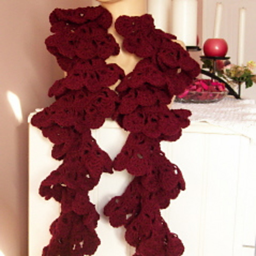 Ravelry: Broomstick Lace Ruffled Scarf pattern by Rhelena