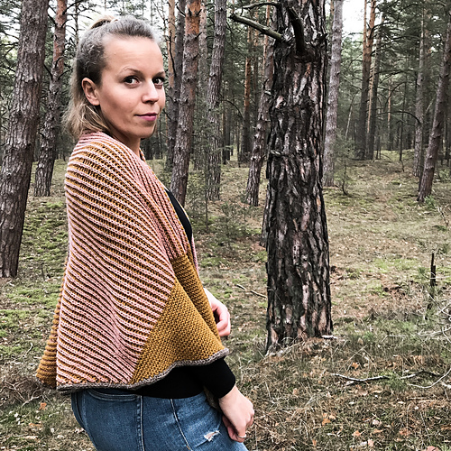 Ravelry: Glowing Dusk Shawl pattern by Rina Lehmann
