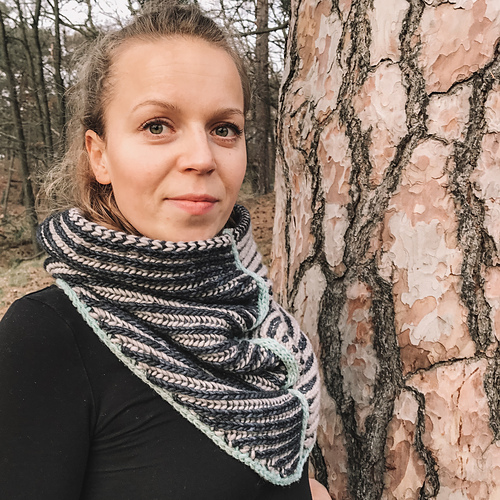 Ravelry: Glowing Dusk Cowl pattern by Rina Lehmann