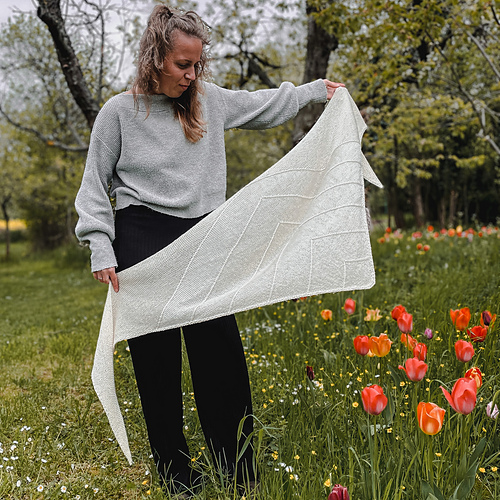 Ravelry: Holding You pattern by Rina Lehmann