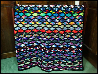 Ravelry: RitaMiller's Diamond Waves Scrap Throw