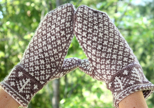 Ravelry: Riverstone Merino Mittens pattern by Susan at Lily Respair Designs