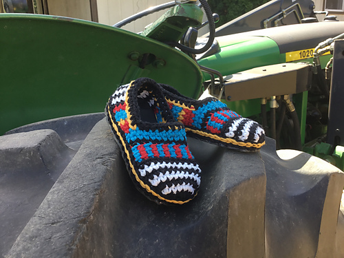 Ravelry: Girl's Happy Scrap Slippers pattern by Sophie and Me-Ingunn ...
