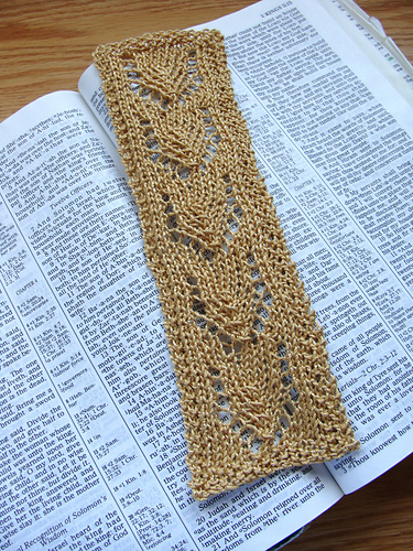 Ravelry: Arch Lace Bookmark pattern by Barbara Breiter