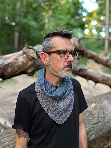 Ravelry: Fading Guernsey Cowl pattern by Robbie Laughlin