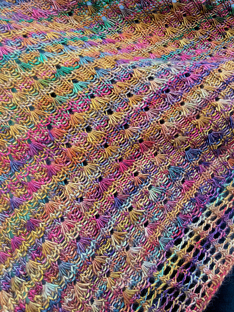 Ravelry: Fleur de Lis pattern by Robbie Laughlin