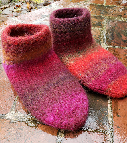 Ravelry: Cabin Cozies Slipper Socks pattern by Trisha Mitberg