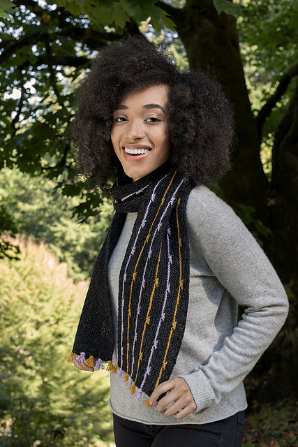 Ravelry: Many Hands Scarf pattern by Emily Devlin