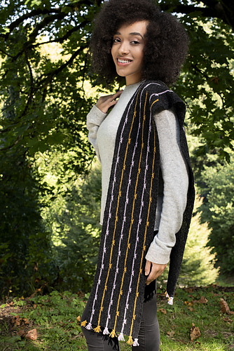 Ravelry: Many Hands Scarf pattern by Emily Devlin