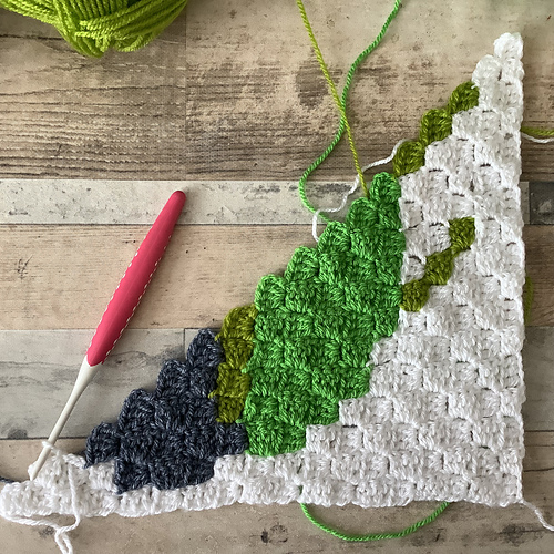 Ravelry: Green Beetle C2C Square pattern by Rosalie Reeves