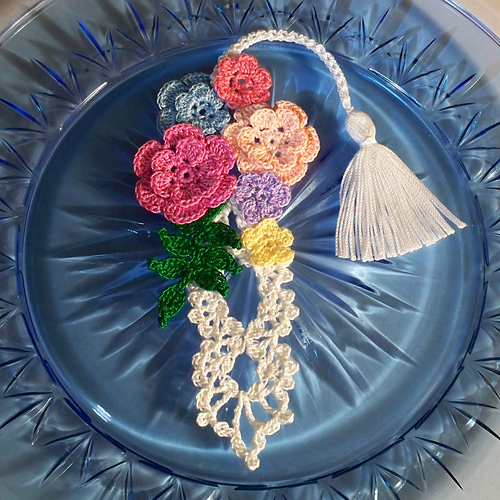 Ravelry: Floral Bookmarks - Floral Mark #4 pattern by Annie Potter Presents