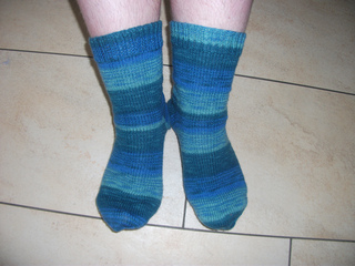 Ravelry: RoterRudiS's Blue and green color gradient Socks