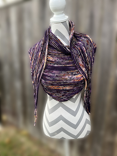 Ravelry: Pool Party Shawl (Assigned Pooling) pattern by Roxanne Yeun