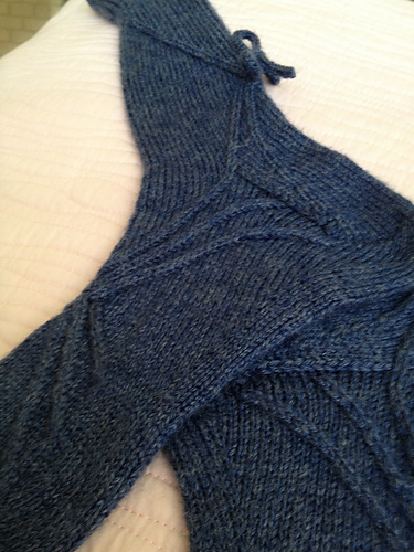 Ravelry: Manolo pattern by Yarnissima