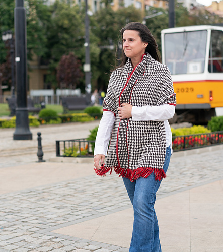 Ravelry: The Thin Red Line pattern by Elitza Chernaeva